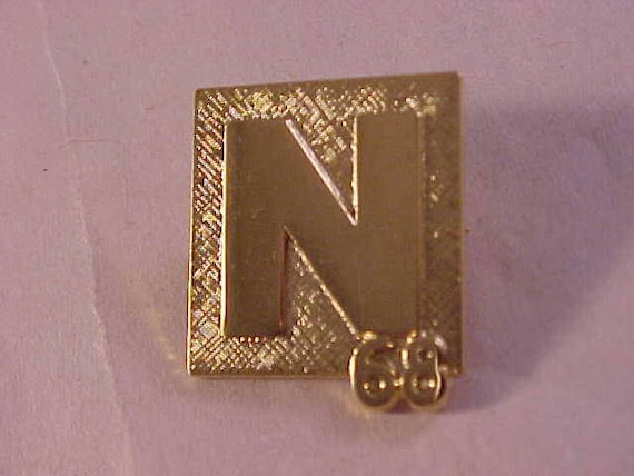 1968 Nixon Campaign Lapel Pin - Gem