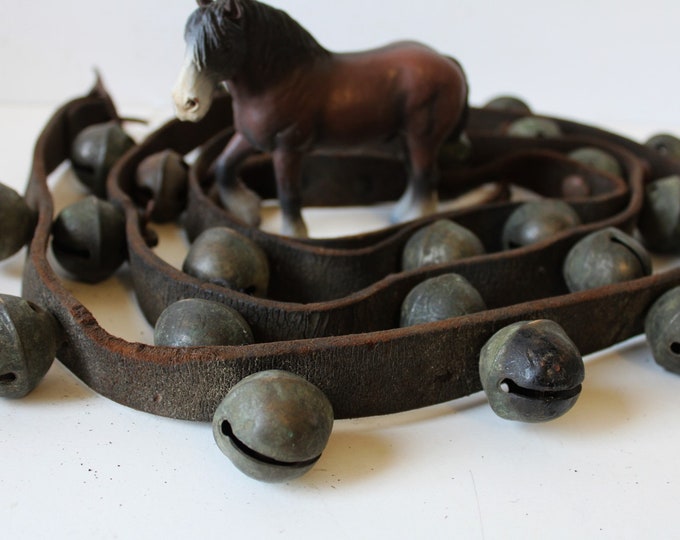 25 Antique Sleigh Bells Harness Leather Strap Brass Jingle Petal Bells ...