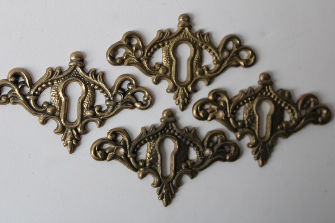 Lot 4 Vintage Keyhole Plates Drawer Cabinet Skeleton Key Ornate Brass ...
