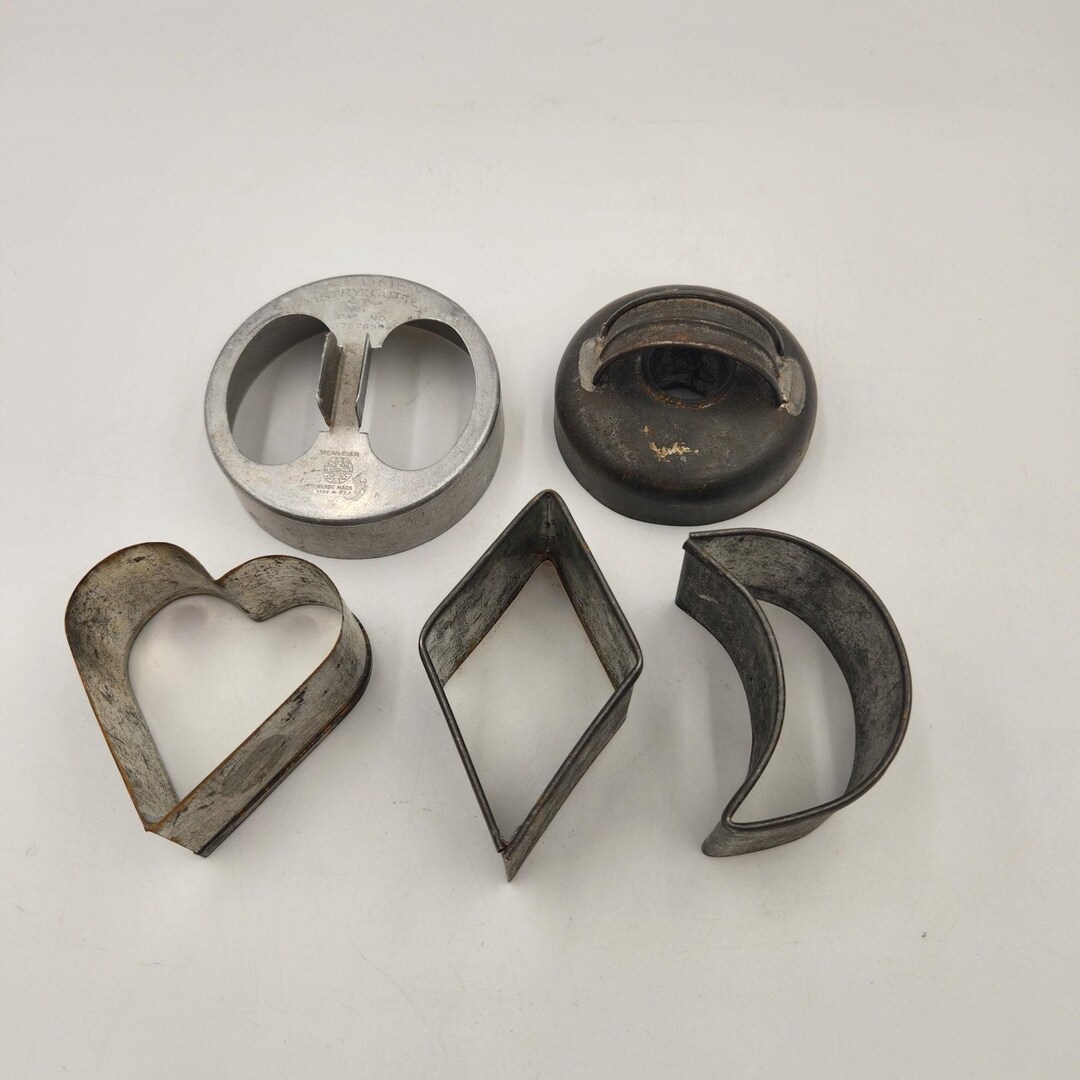 Vintage 1950's - 60's Set of 5 Tin Cutters - Cookie Cutters - Pastry ...