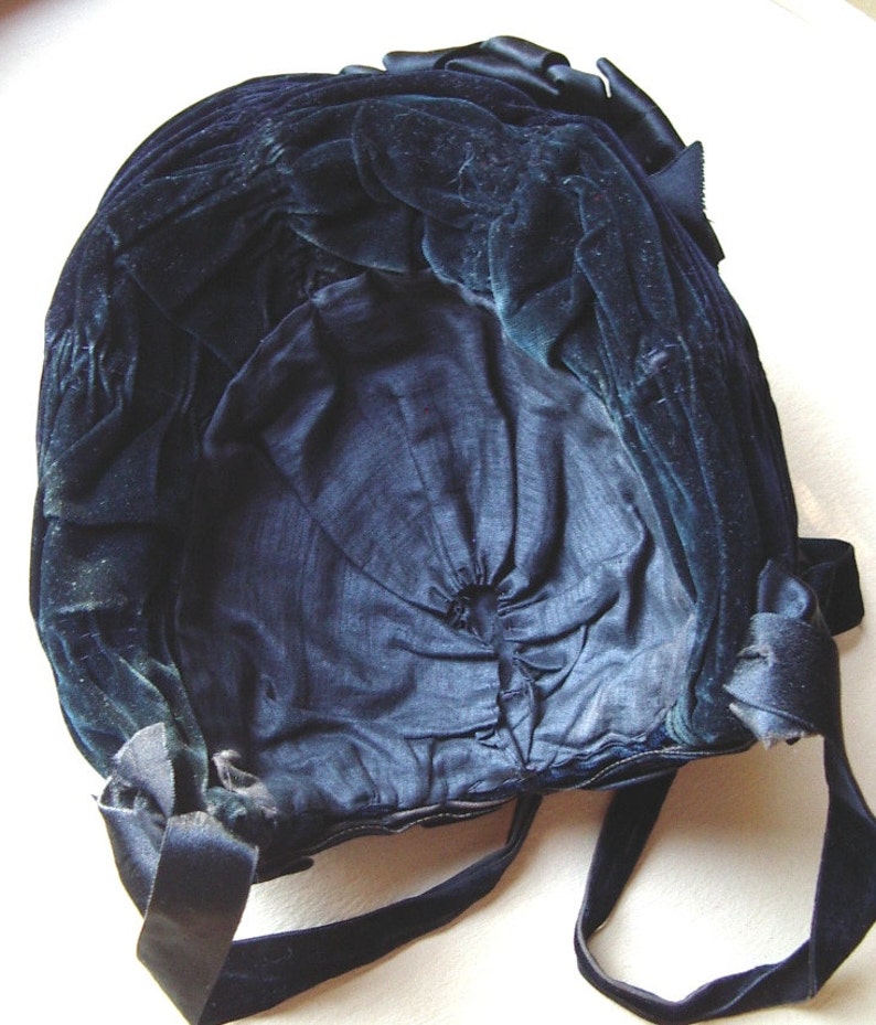 Original 1870s Victorian Velvet Spoon Bonnet Ribbon/jet Trim Mint Cond ...