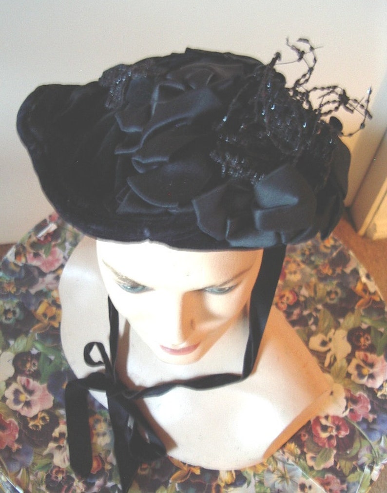 Original 1870s Victorian Velvet Spoon Bonnet Ribbon/jet Trim Mint Cond ...