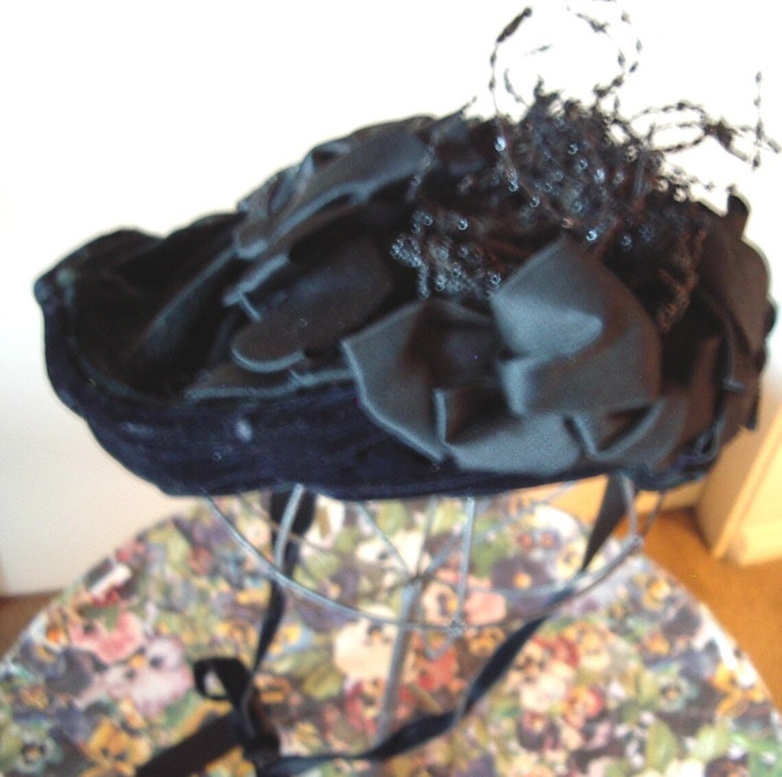 Original 1870s Victorian Velvet Spoon Bonnet Ribbon/jet Trim Mint Cond ...