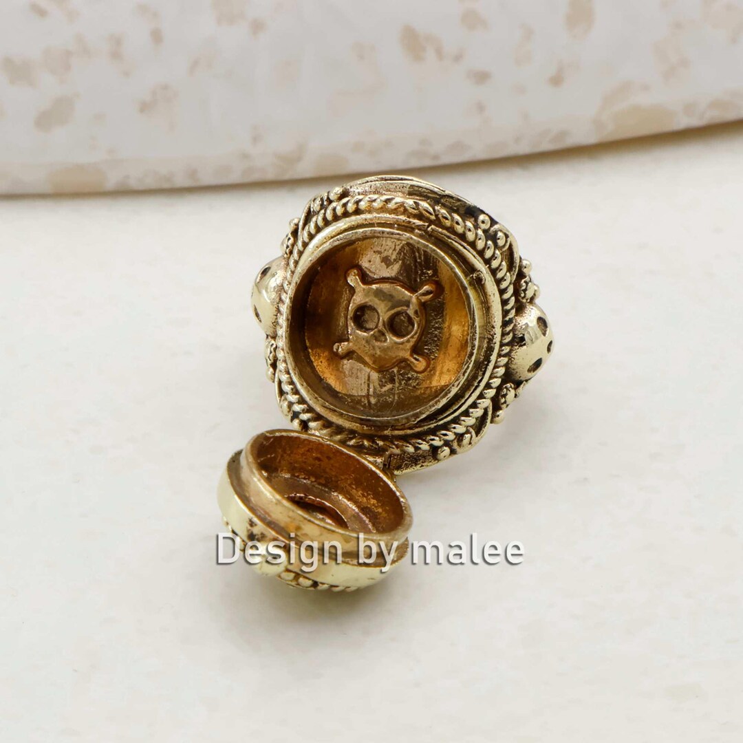 Brass Skull Locket Ring, Secret Compartment Pirate Ring, Gothic Poison ...