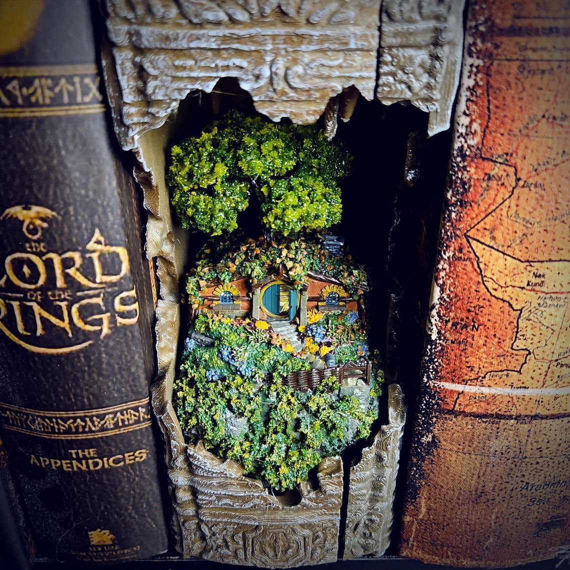 Hobbit House Book Nook, Lord of the Rings Decor, Bag End Diorama ...