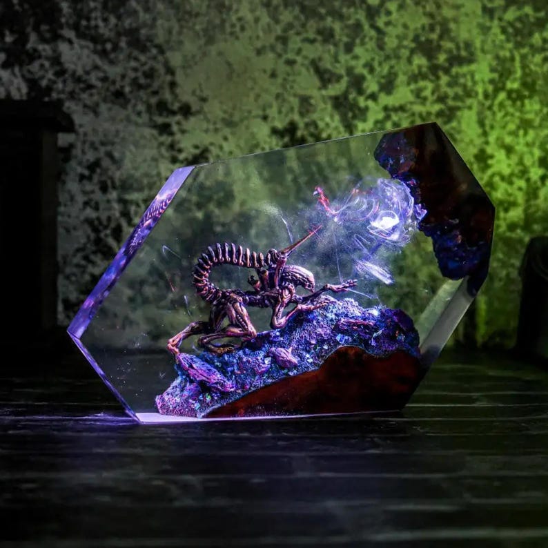 Xe.no.morph Ali.en Space Monster Epoxy Resin Lamp, Resin Art, Night ...