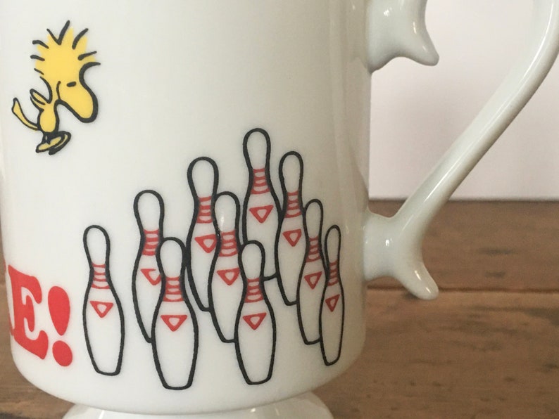 STRIKE! 1965 Peanuts Coffee Mug With SNOOPY and WOODSTOCK Bowling ...