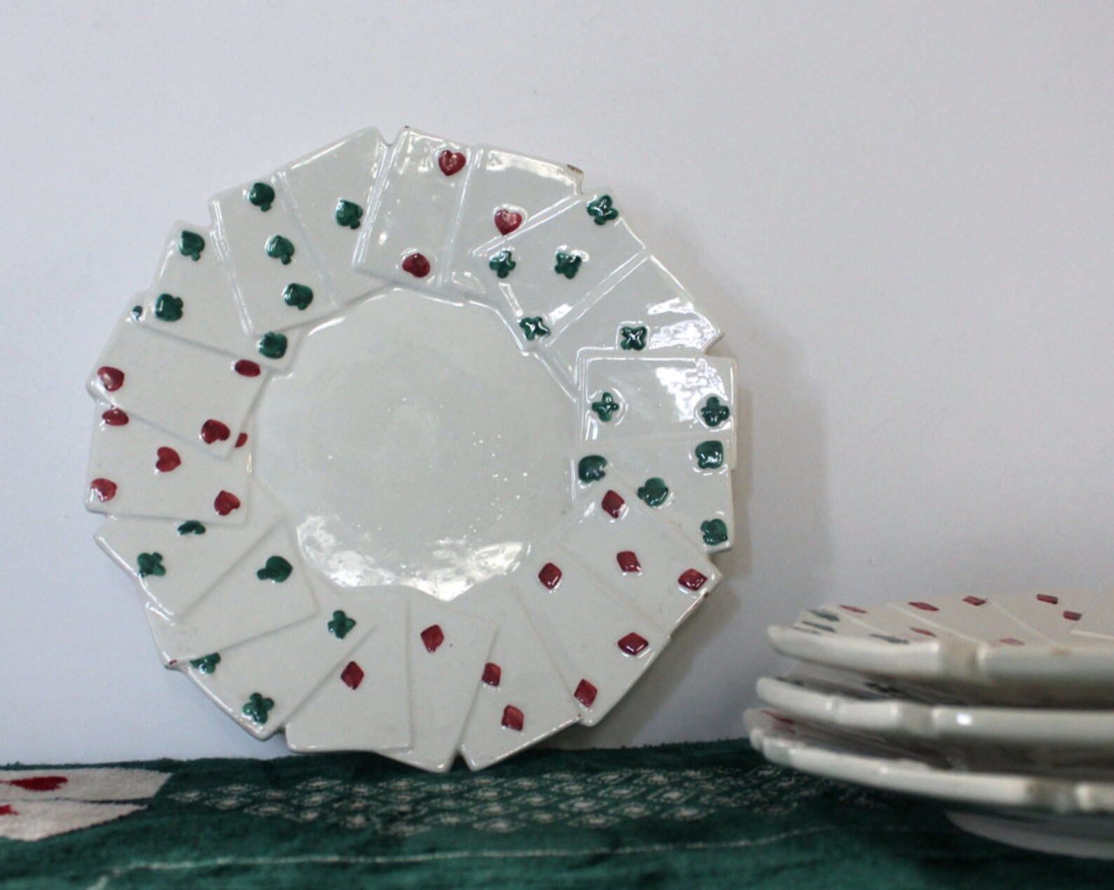 Retro GAME NIGHT! 1950s Set of 4 Plates, Red + Green Playing Card Suits ...