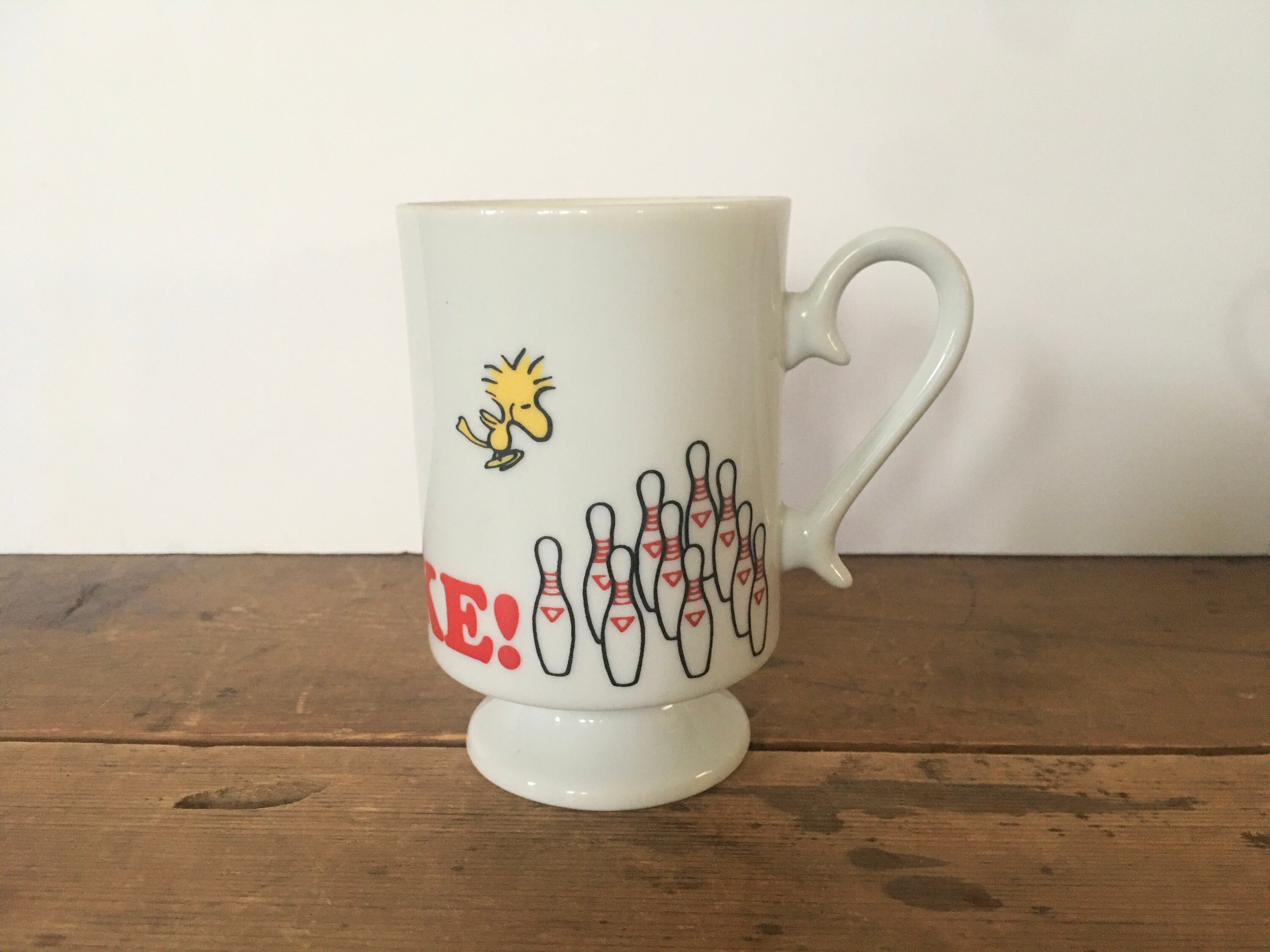 STRIKE! 1965 Peanuts Coffee Mug With SNOOPY and WOODSTOCK Bowling ...