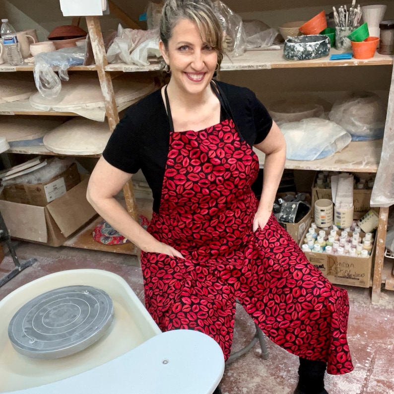 Pottery Apron, Kisses Print - Full Coverage, Split Leg, 2 Pockets - for ...