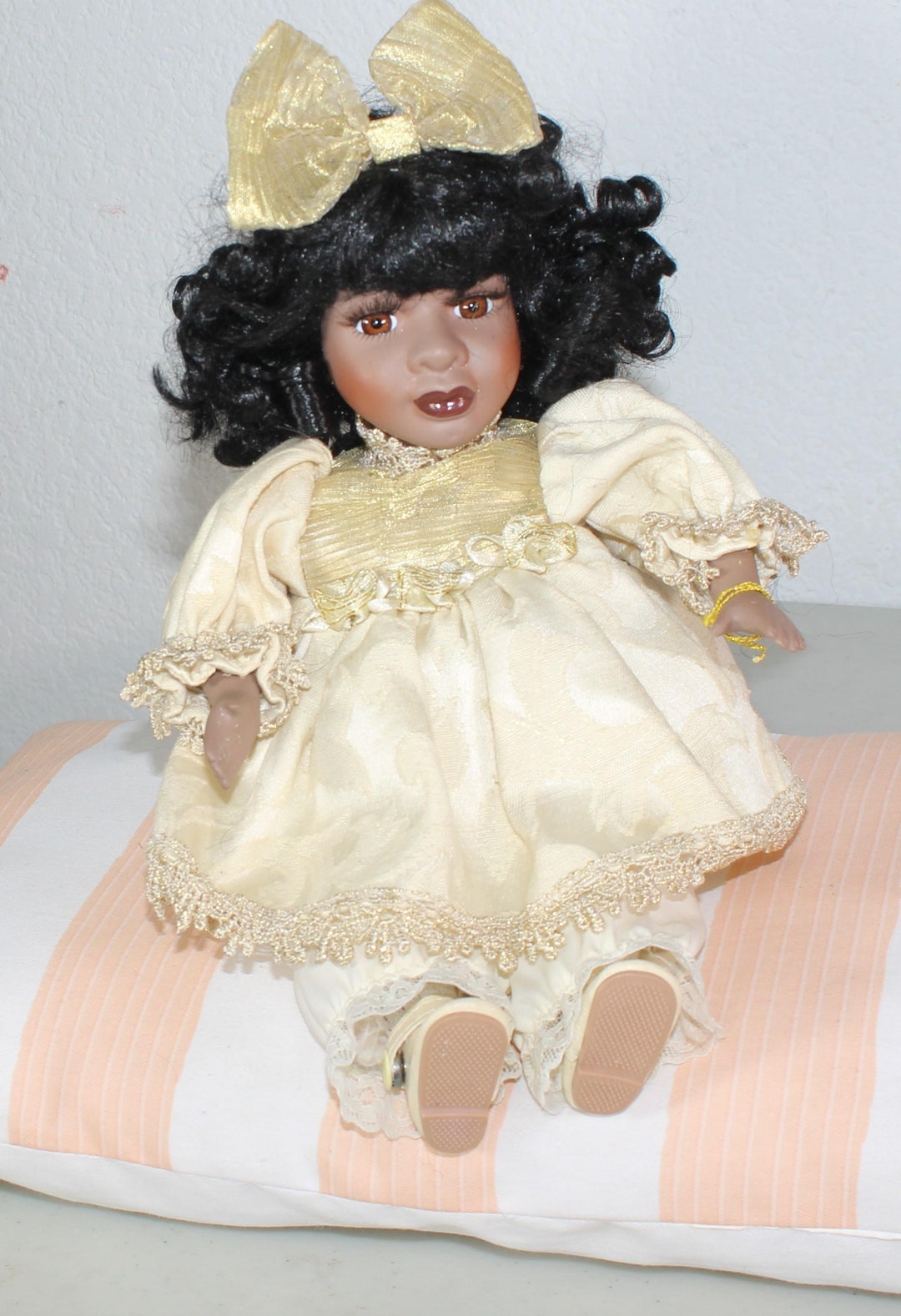 African American Porcelain Mini Sitting Doll 10" (GAYLE, MUSIC BOX) #42 ...