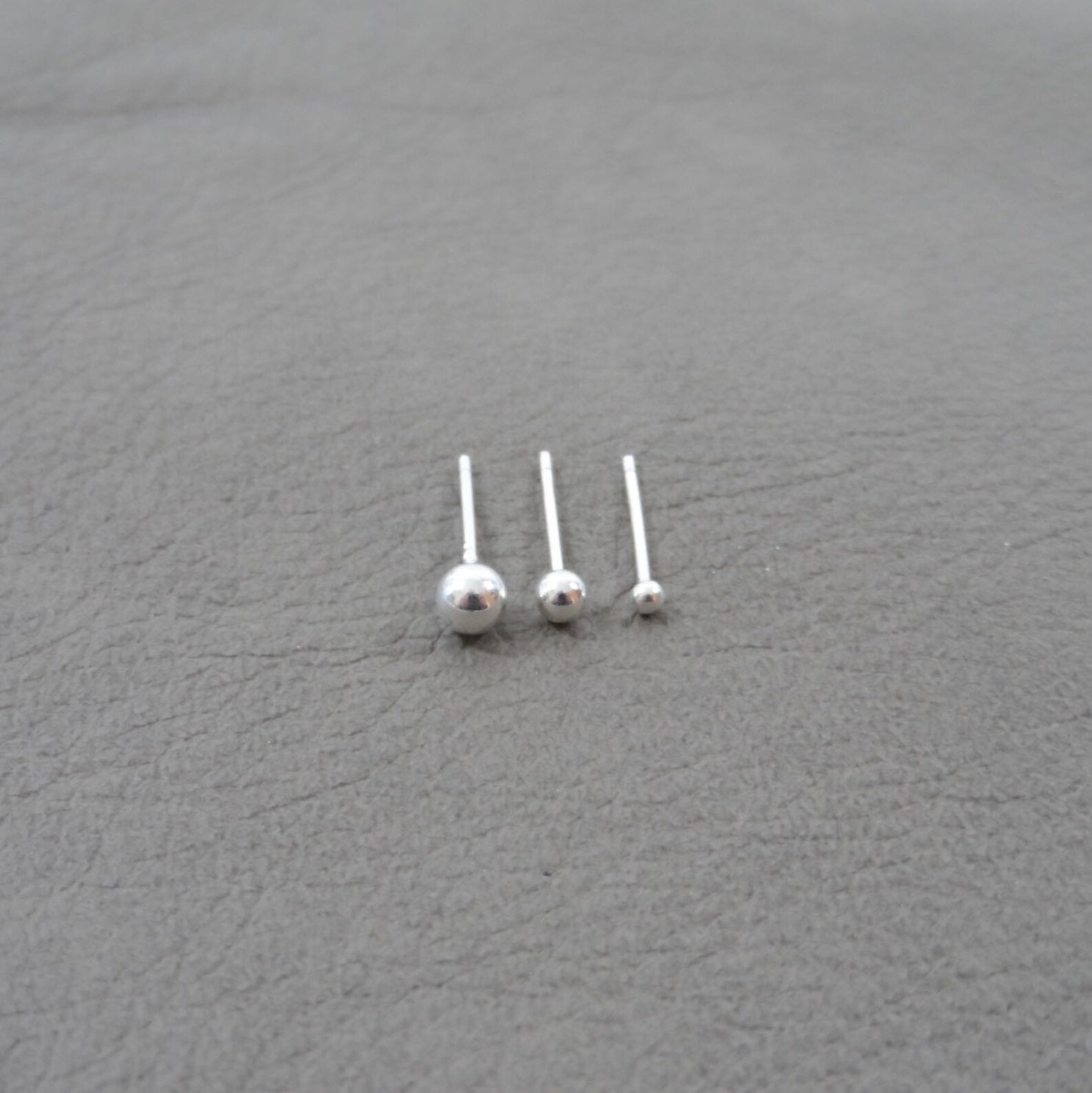 Set of 3 SINGLE Tiny Ball Studs 2mm 3mm 4mm Studs Tiny - Etsy