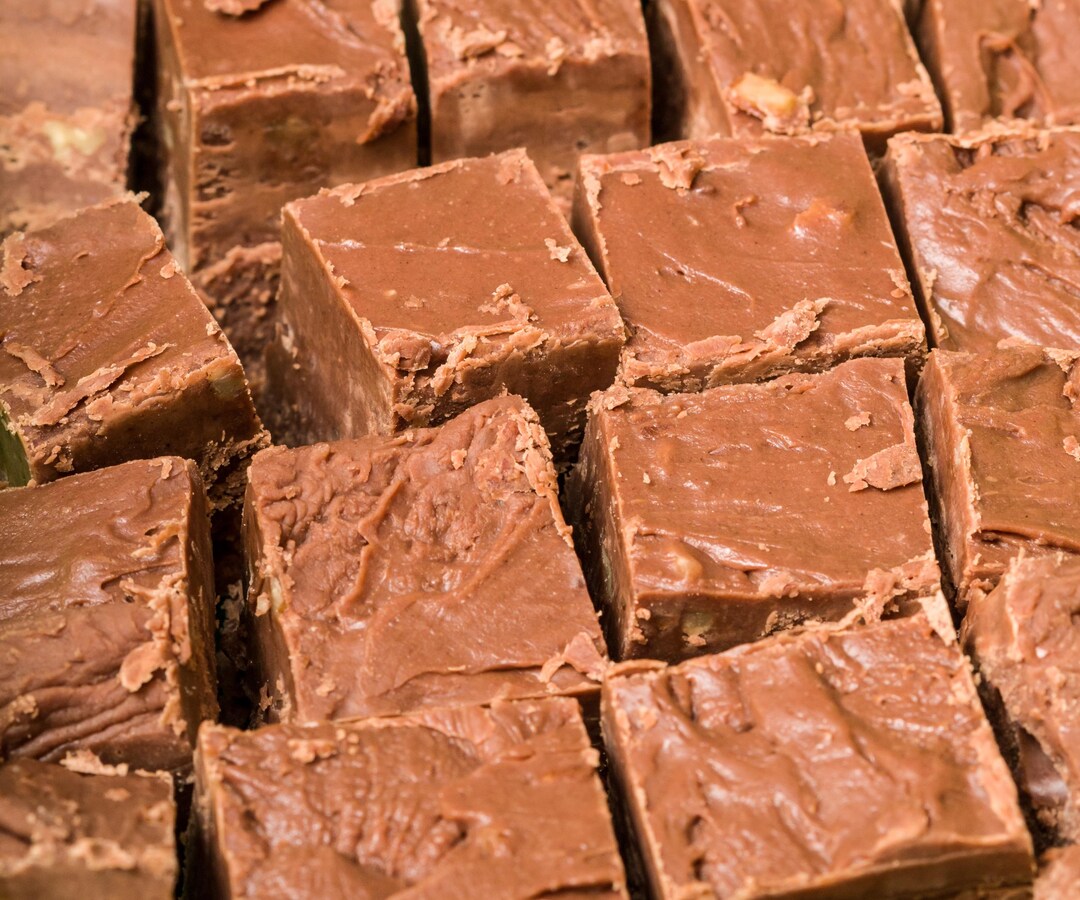 Easy Homemade Chocolate Fudge Recipe | Printable Holiday Dessert ...