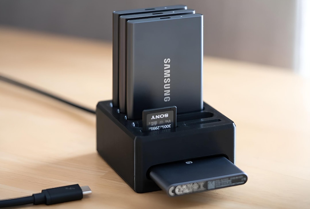 Samsung SSD Holder Organizer for T7 SSD + Sd Card Holder/ Organizer ...