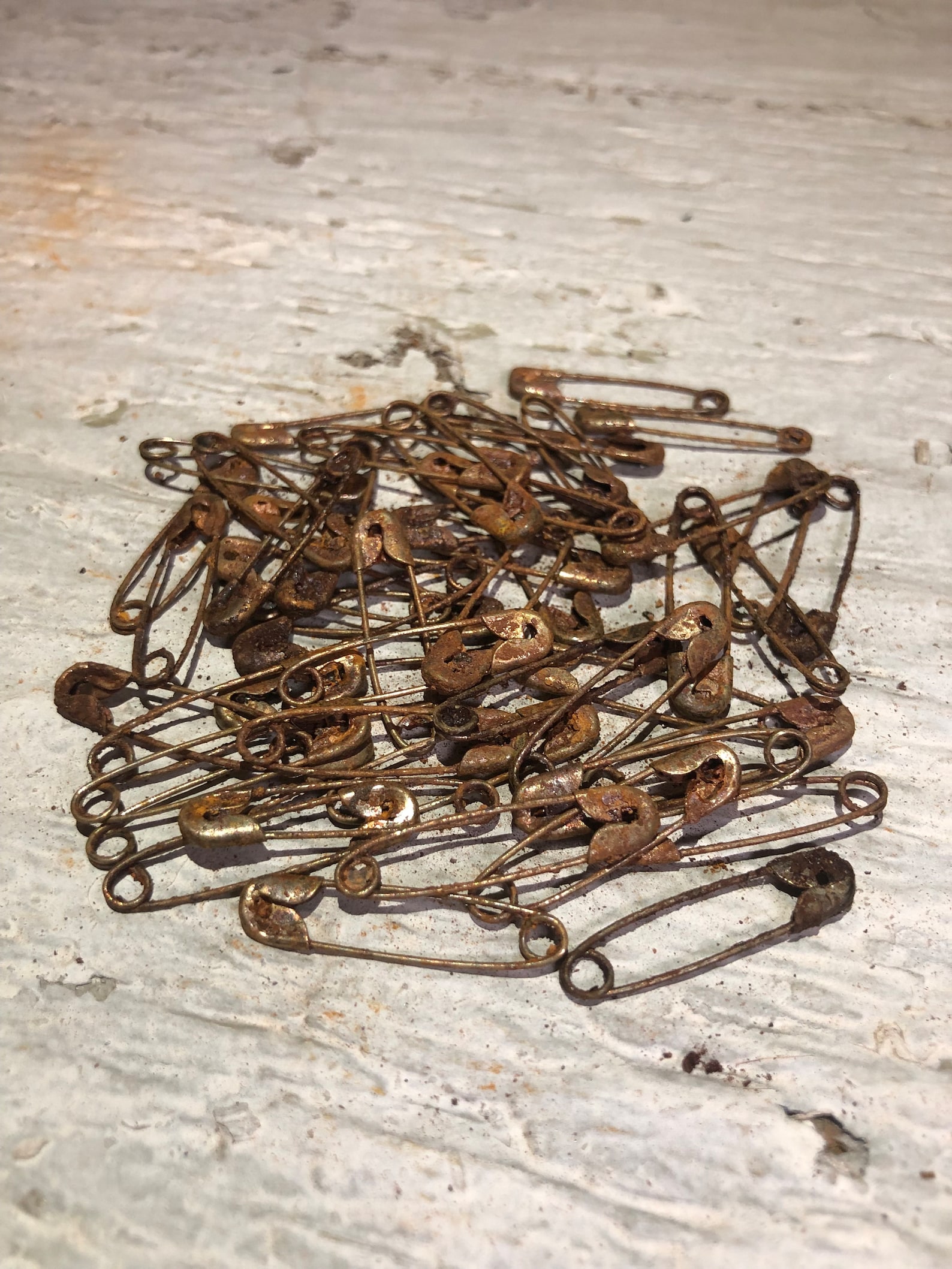 Primitive Rusty 1 Inch Safety Pins Set of 50 or 100 - Etsy