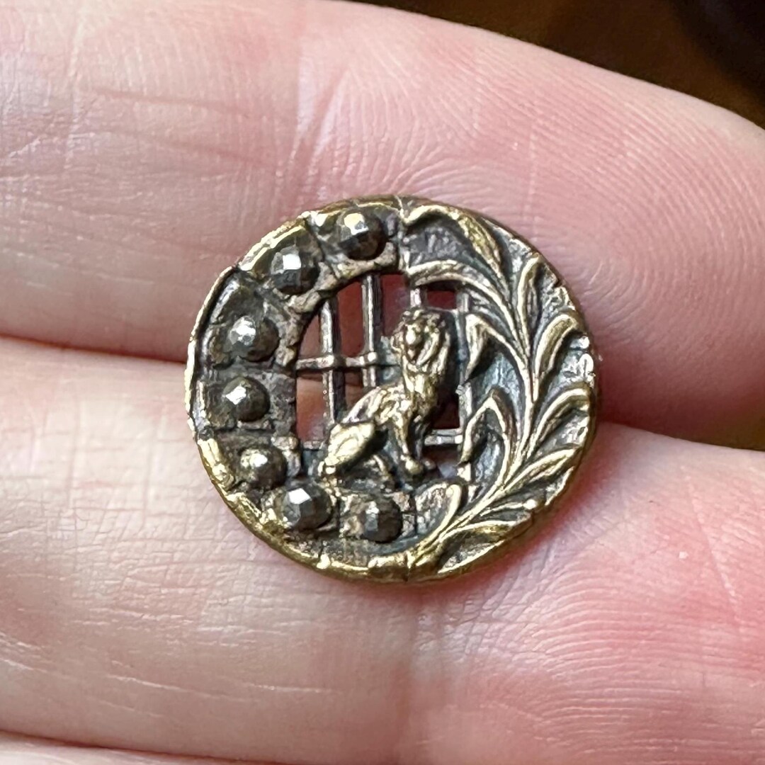 Antique Victorian Era Button - "the Lion's Den" - Small Uncommon Button ...