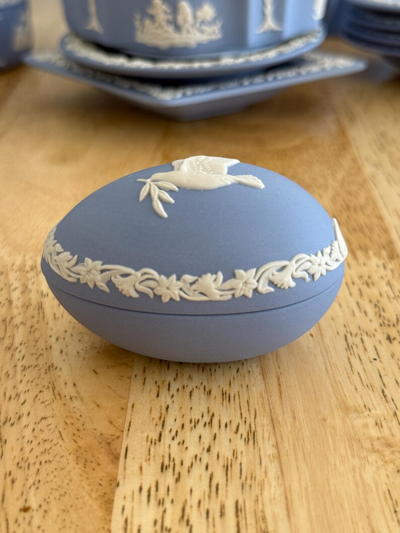 Wedgwood Blue Jasperware “dove of Peace” Egg – 3” - Etsy