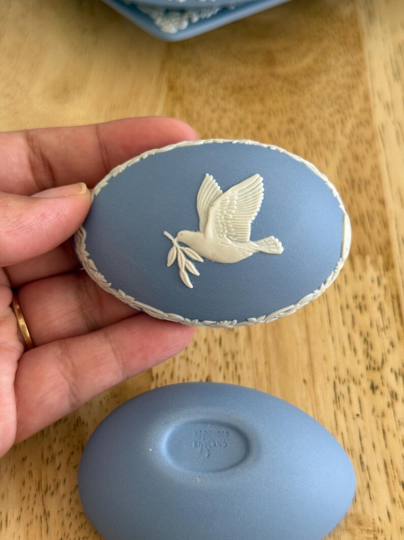 Wedgwood Blue Jasperware “dove of Peace” Egg – 3” - Etsy