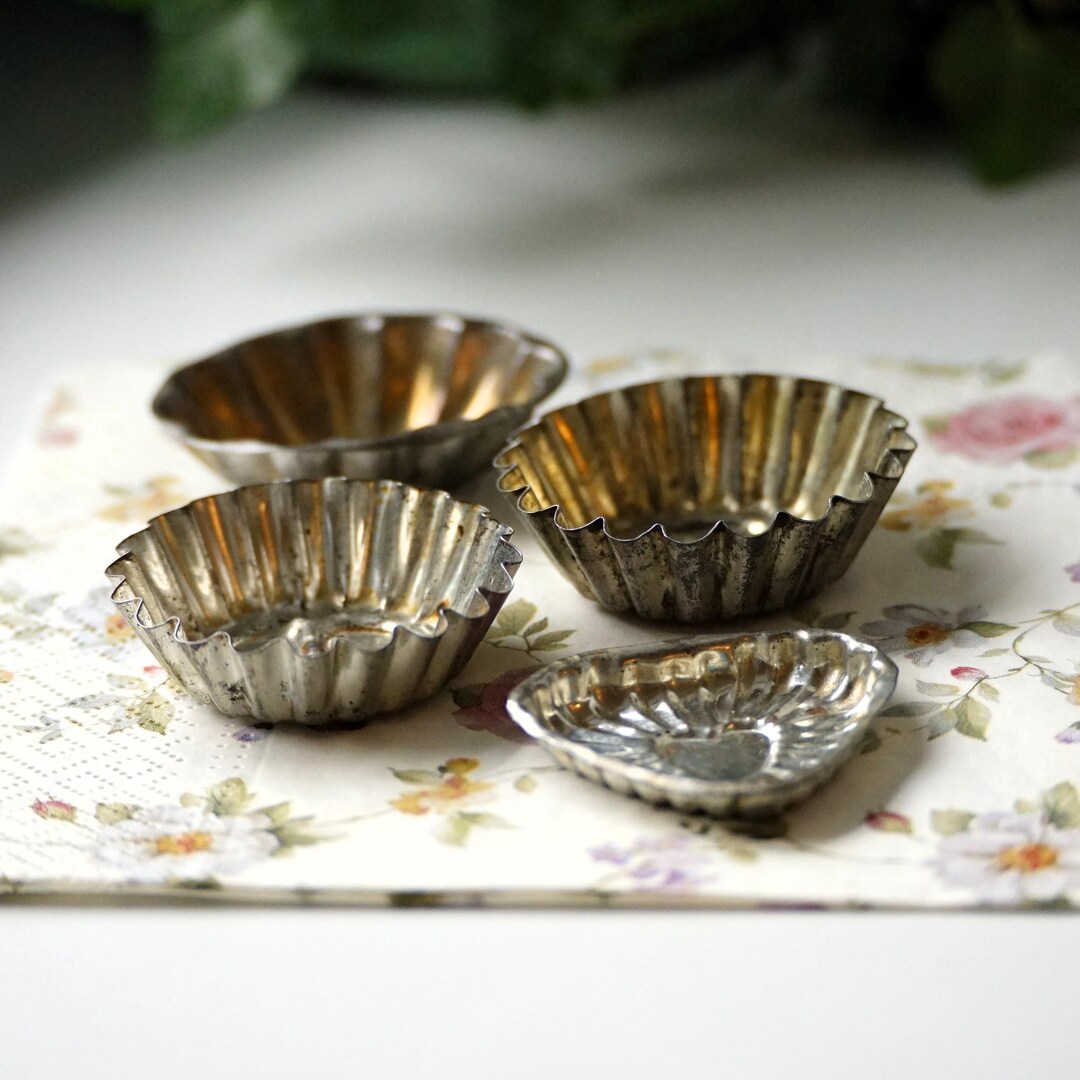 4 Vintage Baking Forms, Old Cooking Molds, Metal Baking Tins - Etsy