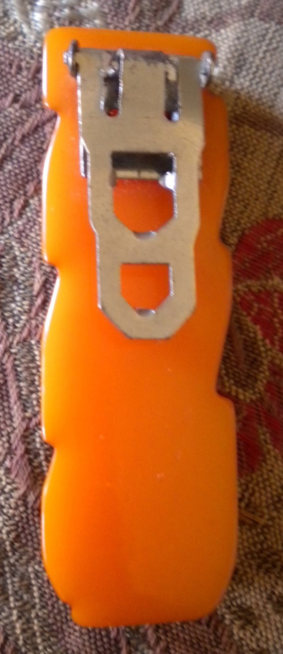 Vintage Carved Bakelite Clip - Etsy