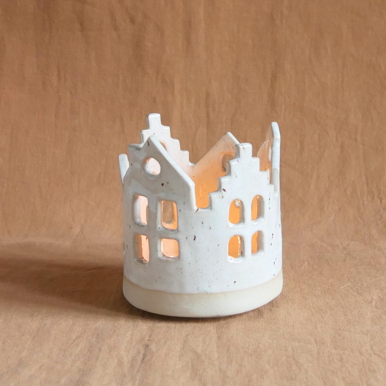 Modèle de poterie de maisons lumineuses | construction en dalles ...