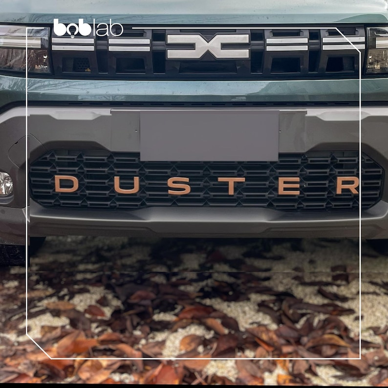 Napis 3D na przedni grill Dacii Duster (personalizowany) – dekoracja ...