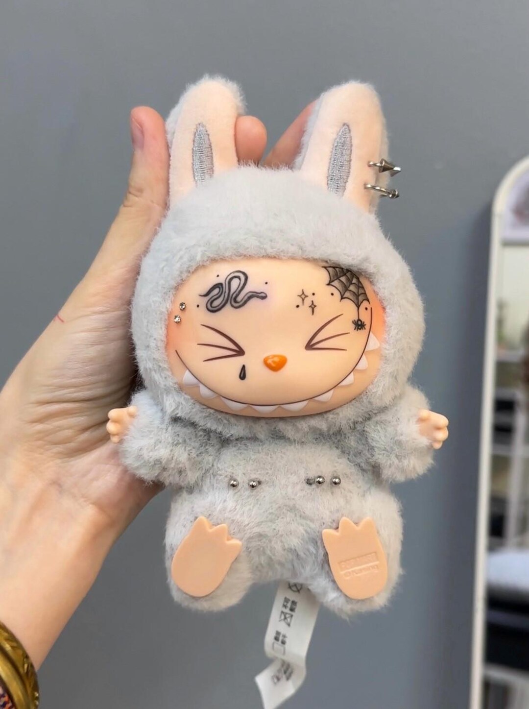 Labubu personalizado, Labubu autêntico da Pop Mart com tatuagem ...