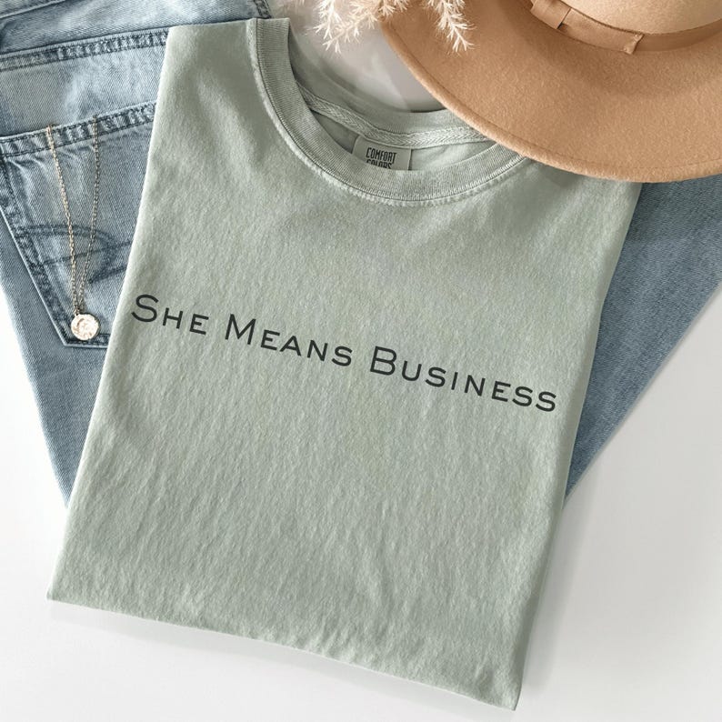 Camiseta feminista: "Ella habla en serio", ropa ejecutiva - Etsy España