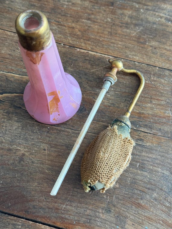Vintage Pink Perfume Atomizer, 1920s-1930s - Gem