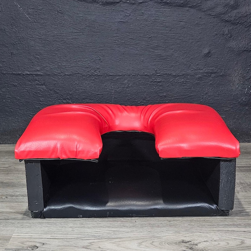 Queening Chair - Etsy