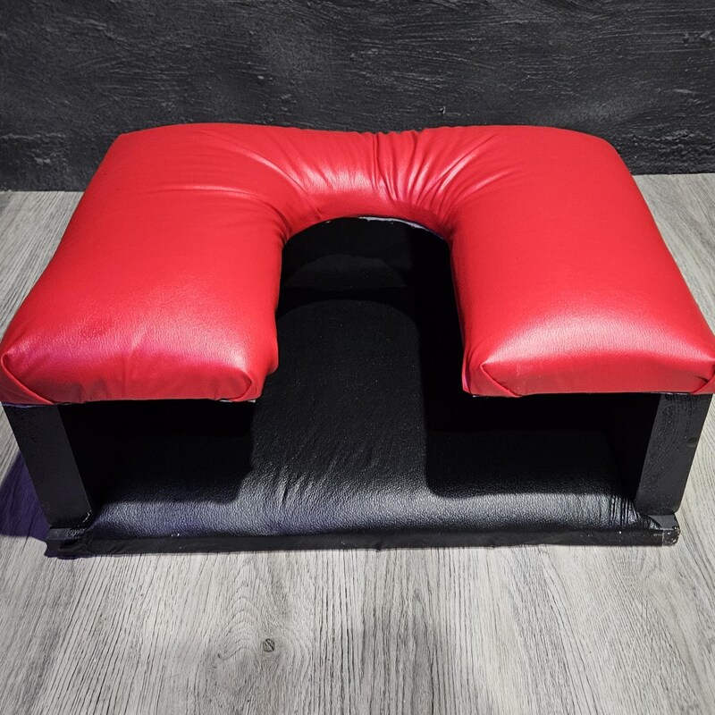 Queening Chair - Etsy