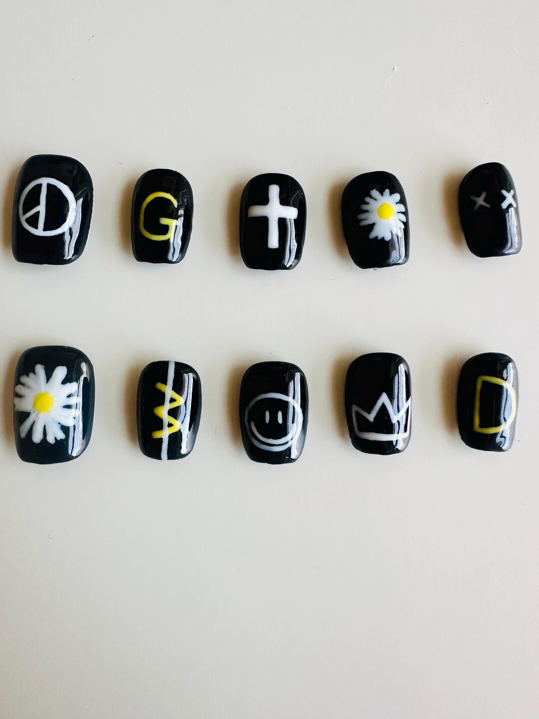 GD Inspired Graffiti Nails - Black Glossy Press on Nails With Peace ...
