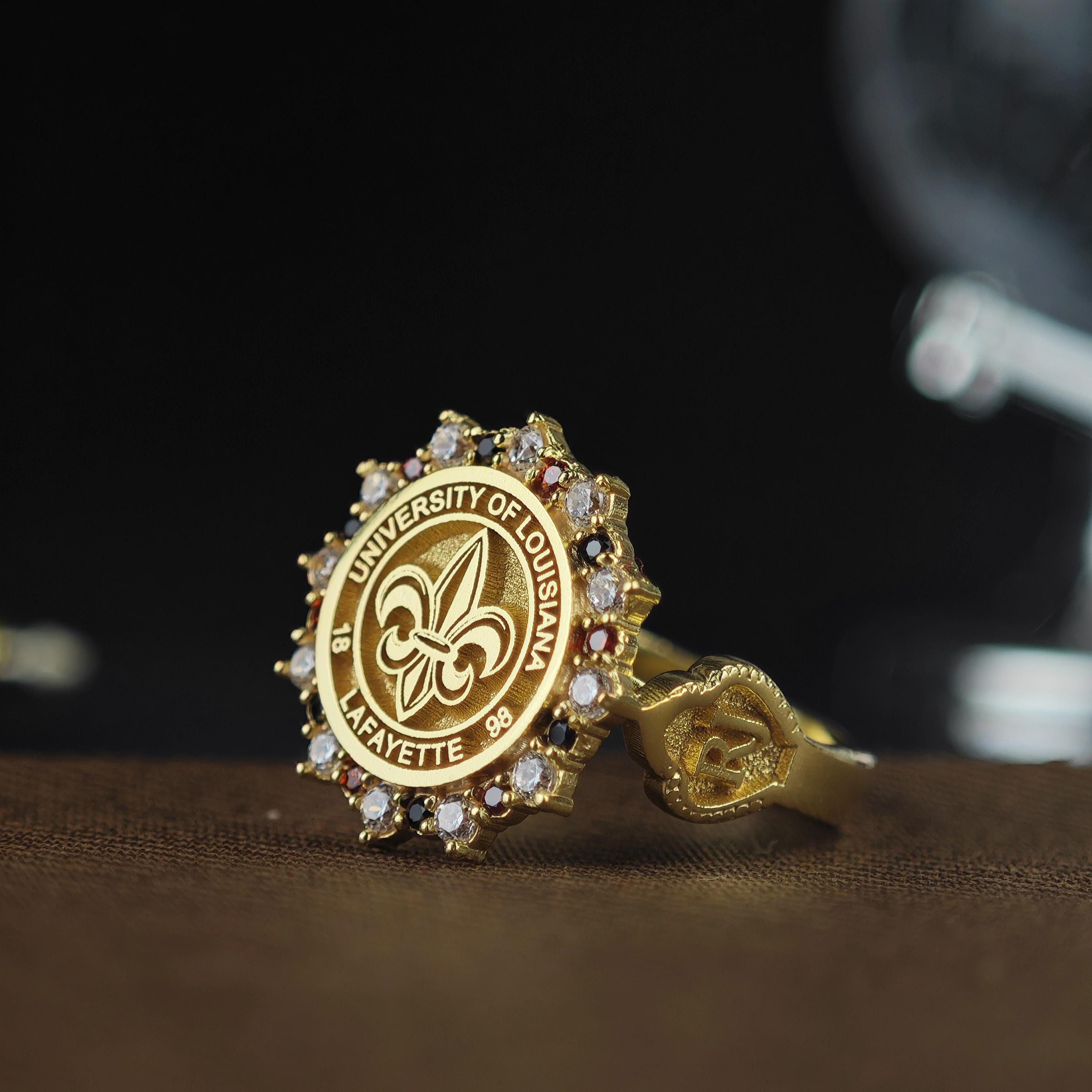 Personalized College Class Ring - University Graduation Keepsake in ...