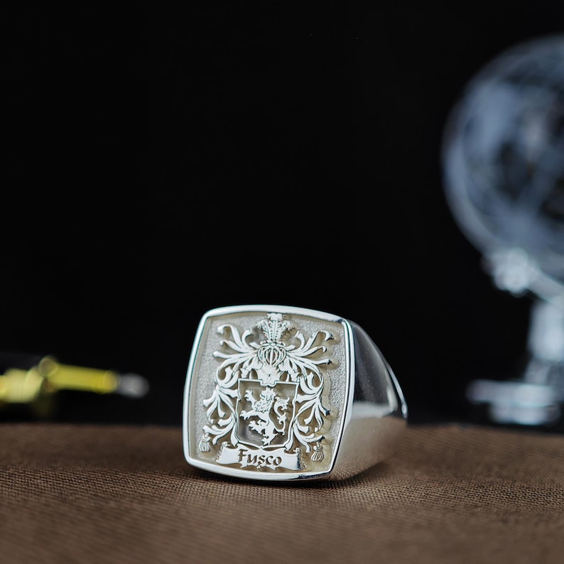 14K Solid Gold Custom Family Crest Signet Ring – Personalized Coat of ...