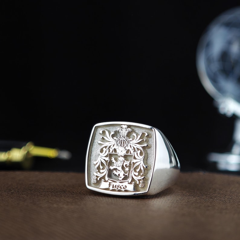 14K Solid Gold Custom Family Crest Signet Ring – Personalized Coat of ...