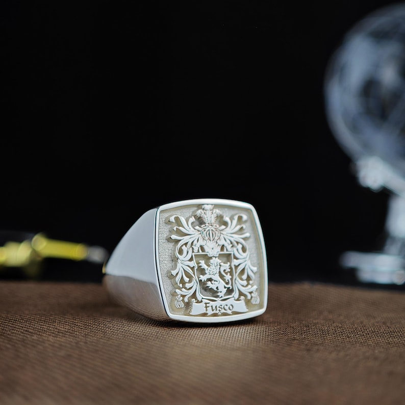 14K Solid Gold Custom Family Crest Signet Ring – Personalized Coat of ...