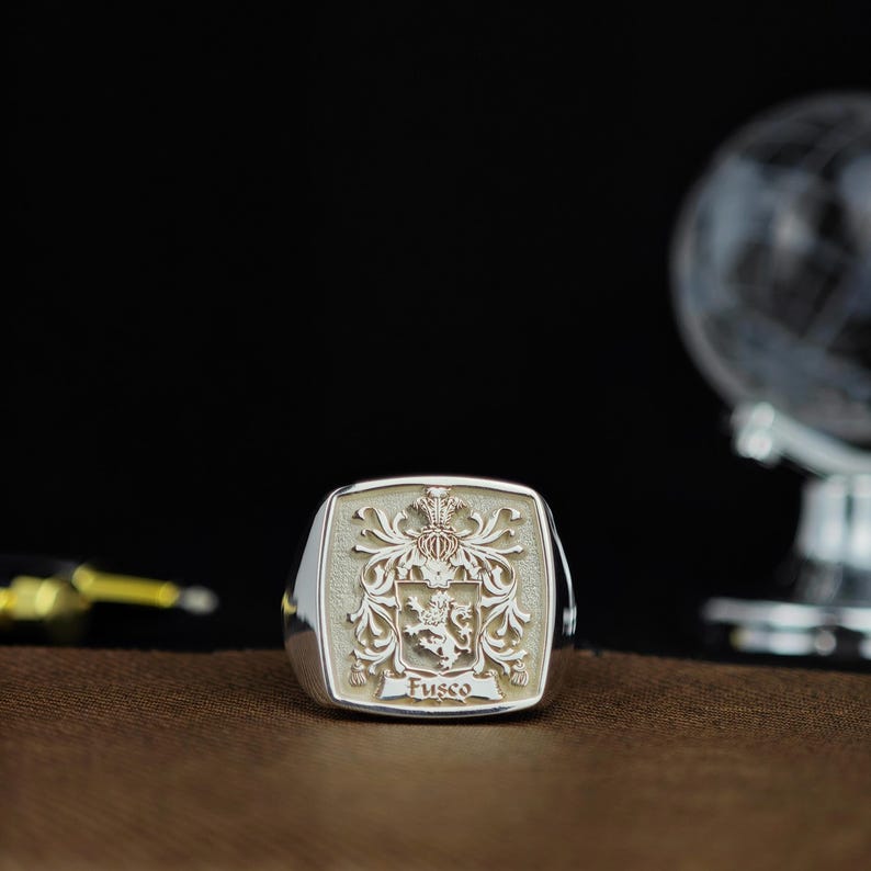 14K Solid Gold Custom Family Crest Signet Ring – Personalized Coat of ...