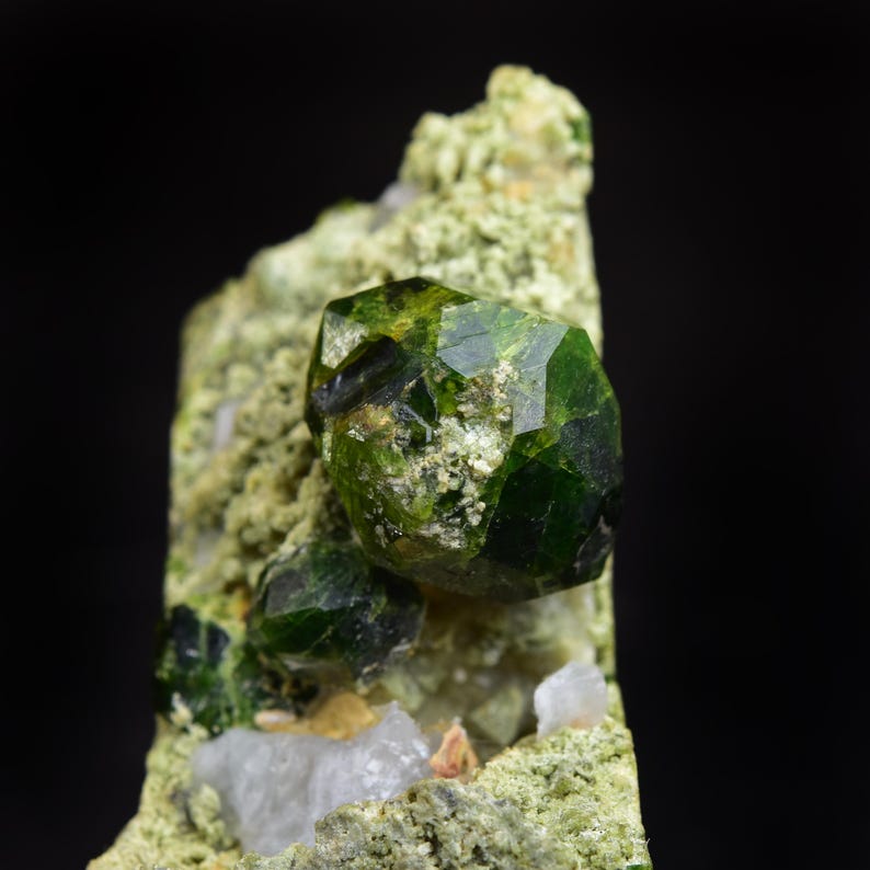 Natural Demantoid Garnet Crystals on Matrix Specimen From Pakistan ...