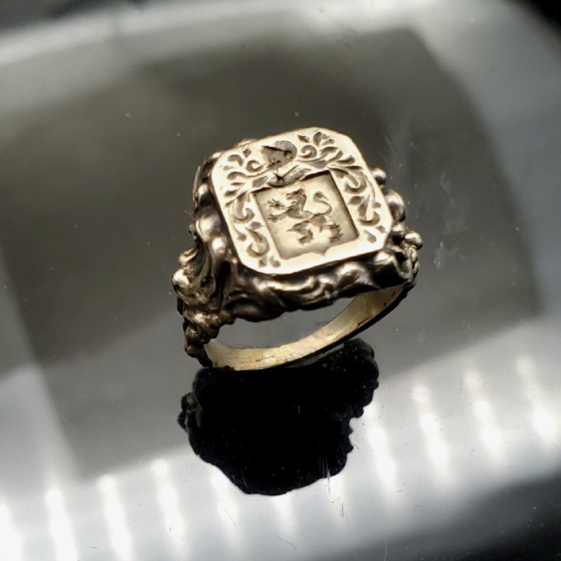 Crest Ring - Etsy
