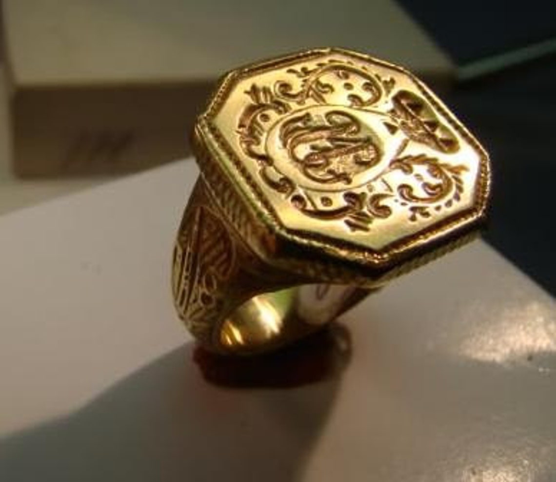 14K Gold Large Antique Style Crest Ring - Etsy