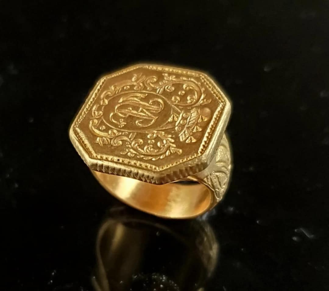 14K Gold Large Antique Style Crest Ring - Etsy