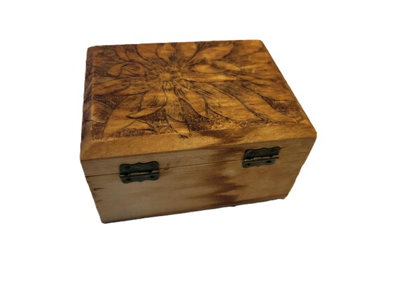 Vintage wooden pyrography box with poinsettia - Gem