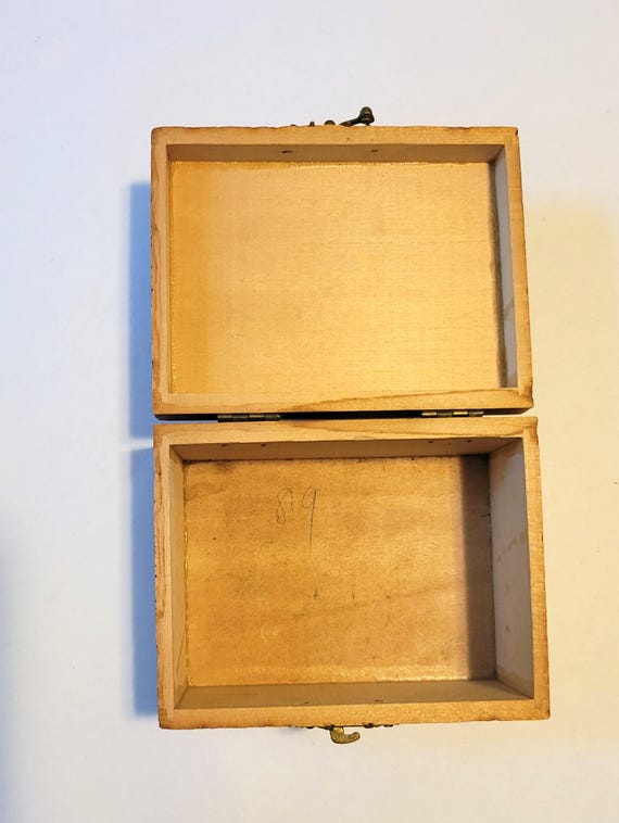 Vintage wooden pyrography box with poinsettia - Gem