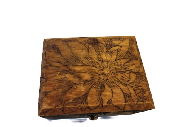 Vintage wooden pyrography box with poinsettia - Gem