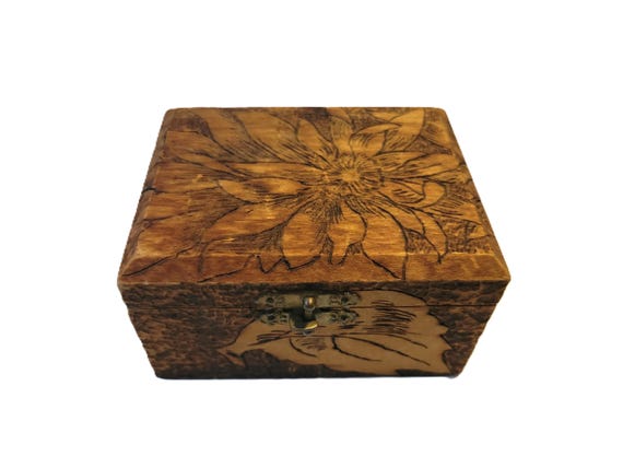 Vintage wooden pyrography box with poinsettia - Gem