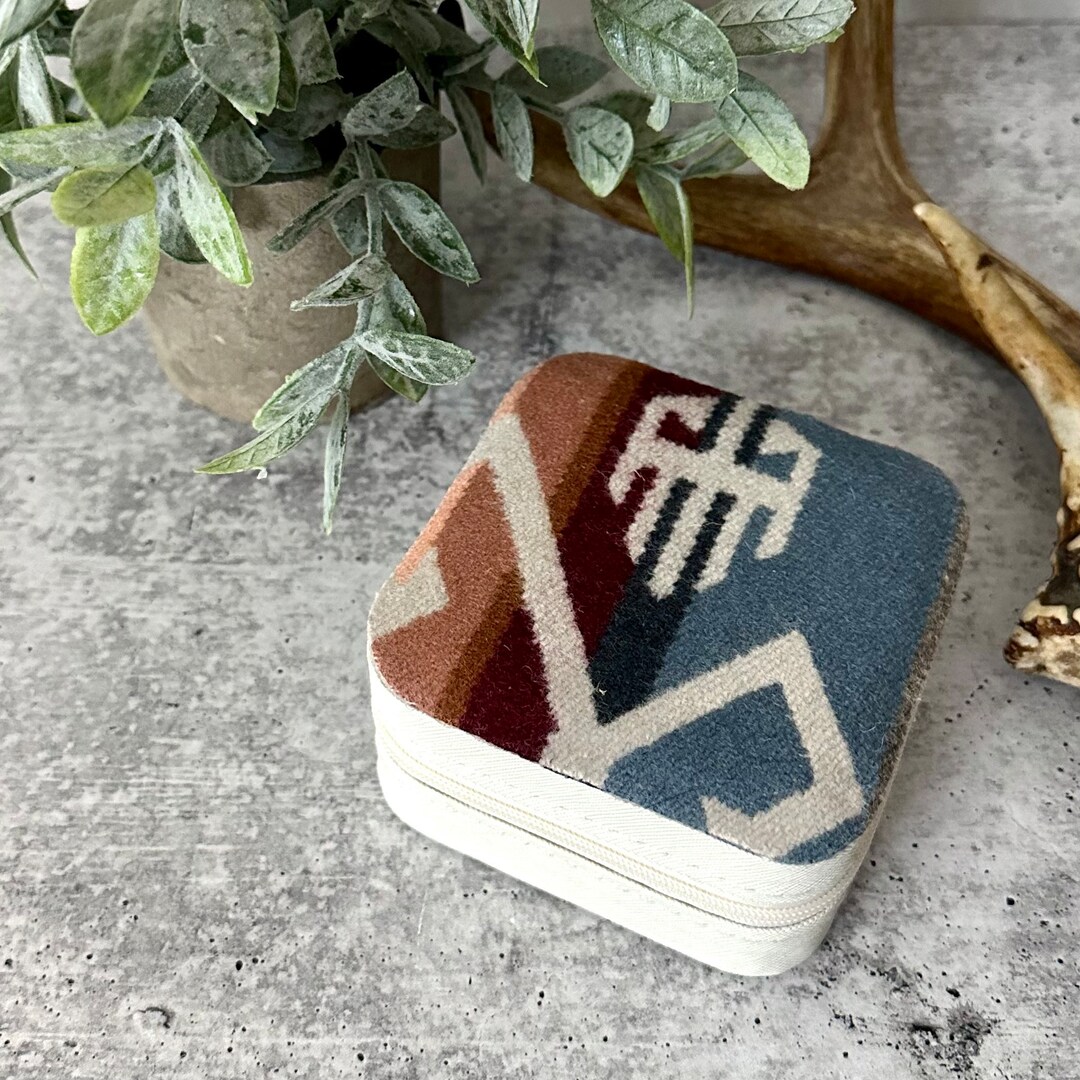 Square Travelers Jewelry Box With Oregon-made Wool - Etsy