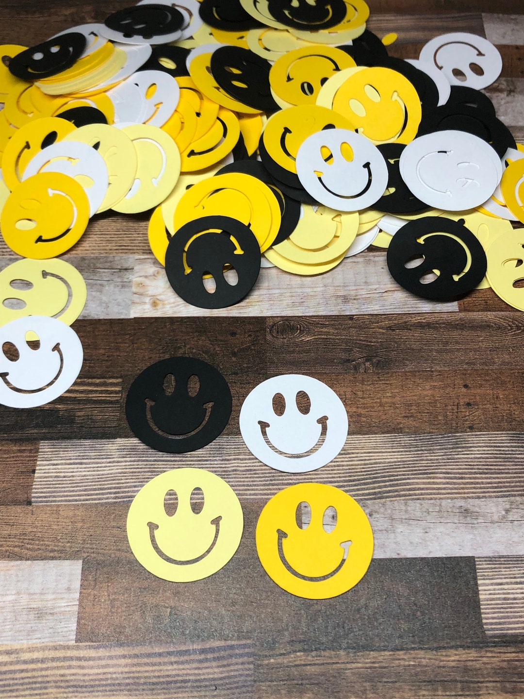 Smiley Face Die Cut Confetti ~ 200 Pieces ~ Happy Theme Party Décor ...