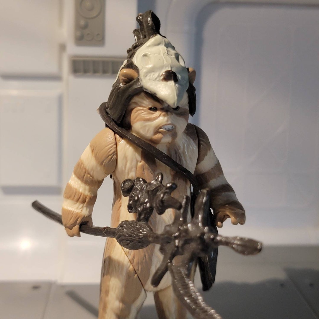 LOGRAY MEDICINE EWOK Vintage 1983 Kenner Action Figure in Near Mint ...