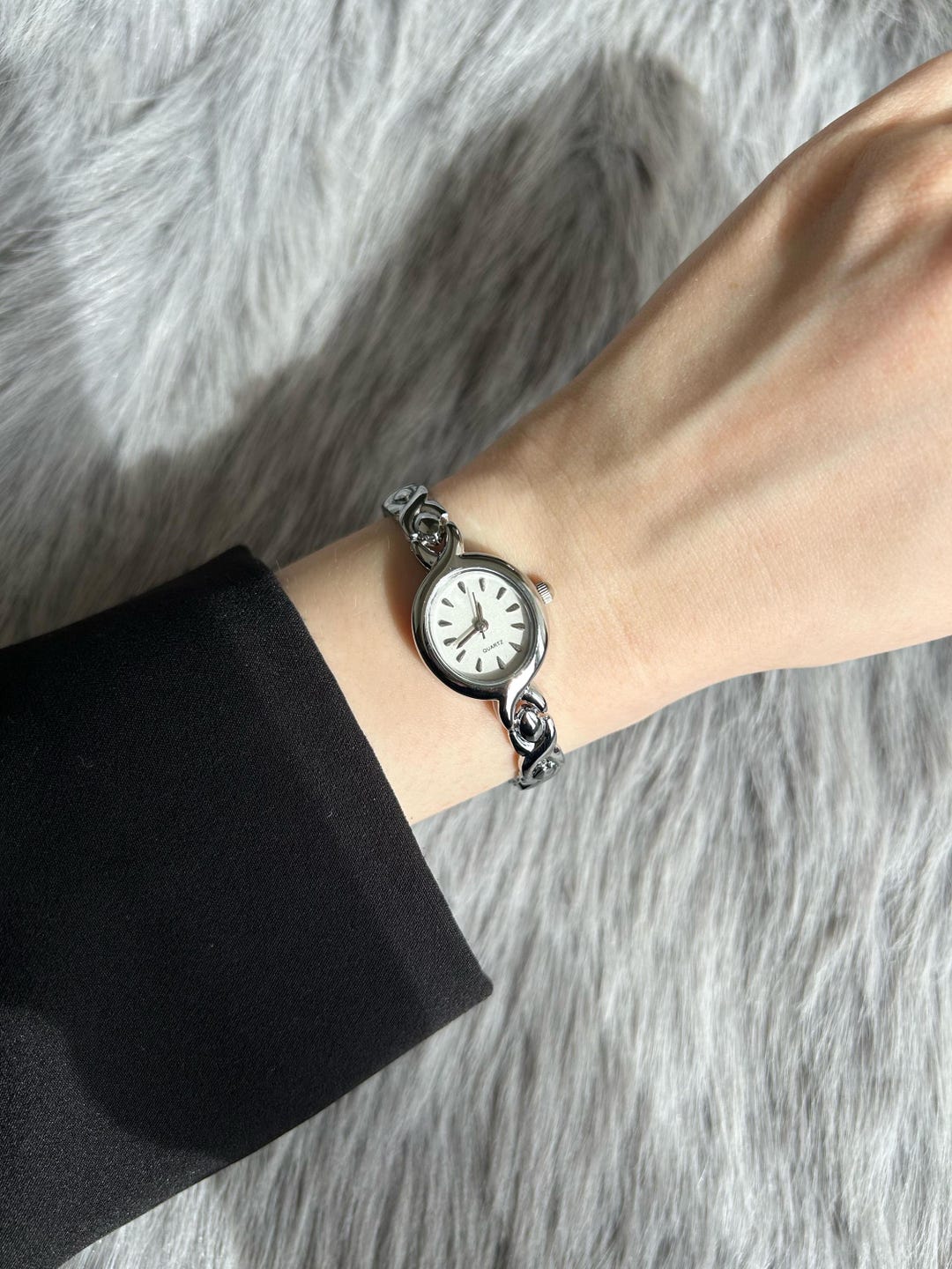 Silver Colour Woman Wrist Watch, Adjustable Metal Band Women Watch ...