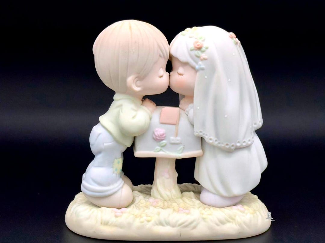 Precious Moments Figurine Bride & Groom Kiss Over Mailbox Wedding ...